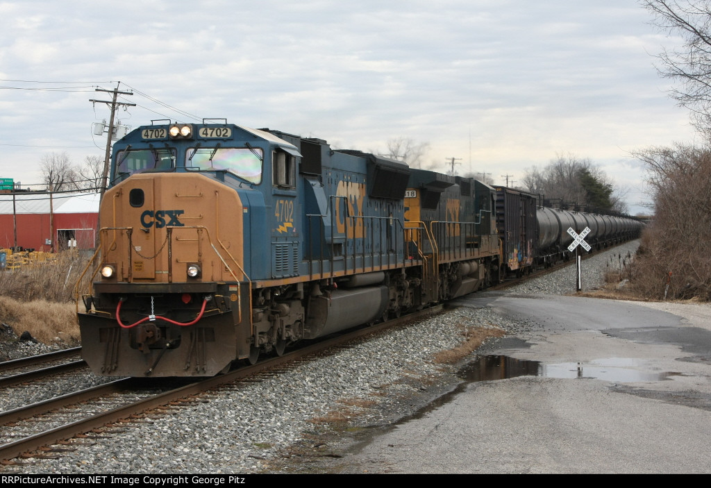 CSX 4702 and train K433